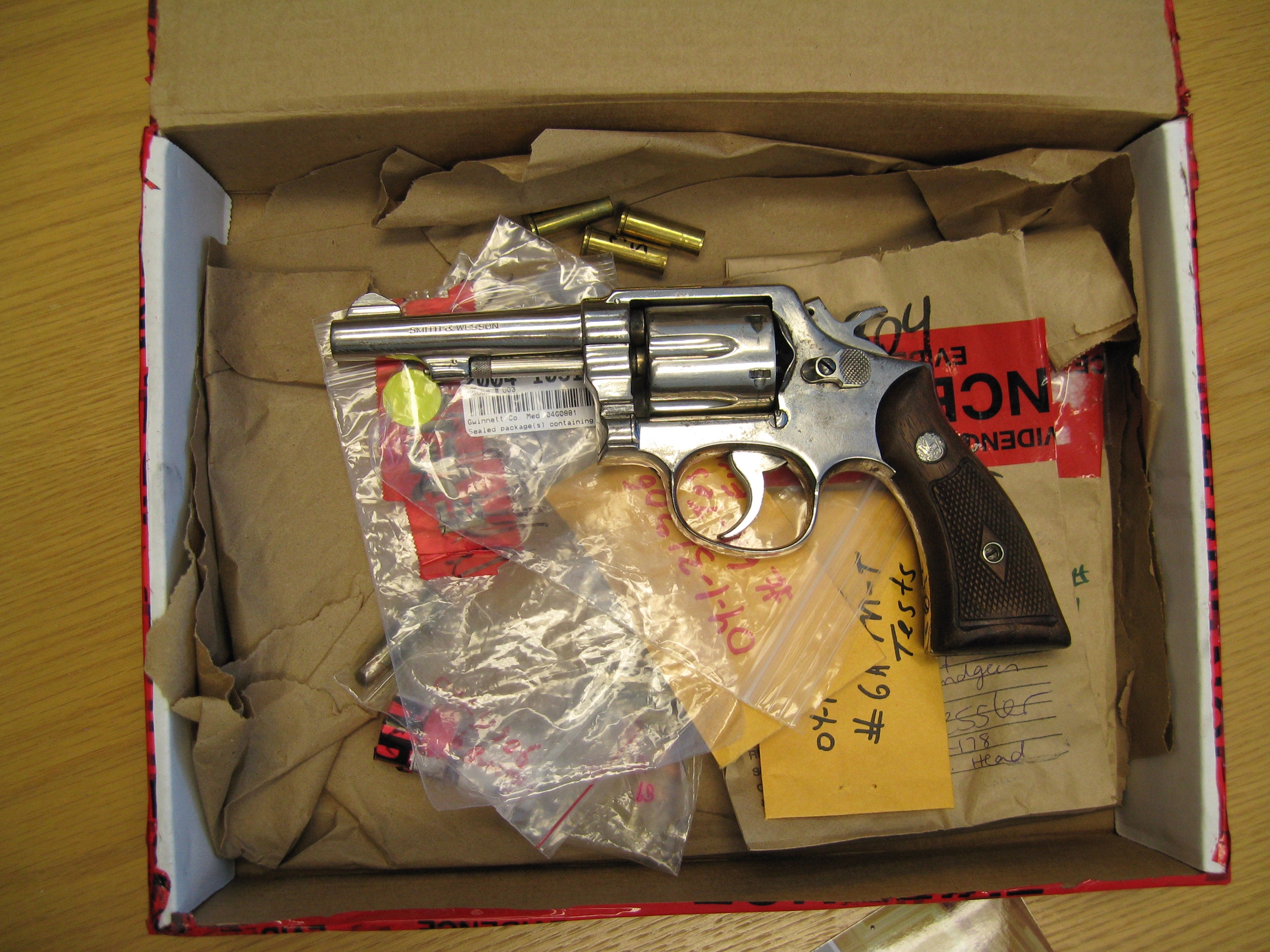 Megoldott ügyek / Vérrel írva