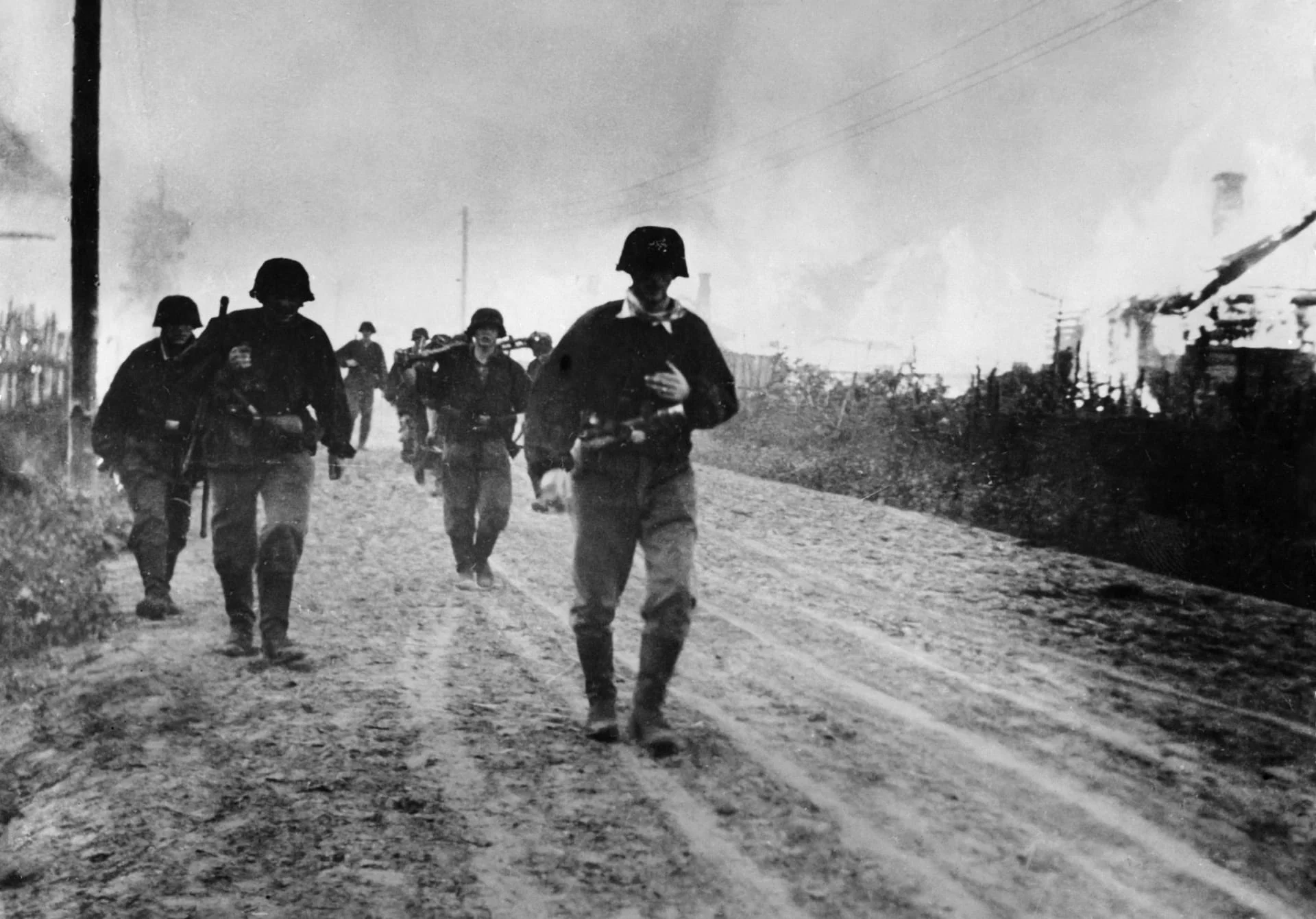 Adolf Hitler háborúja / Az embertelenség emberfeletti tette