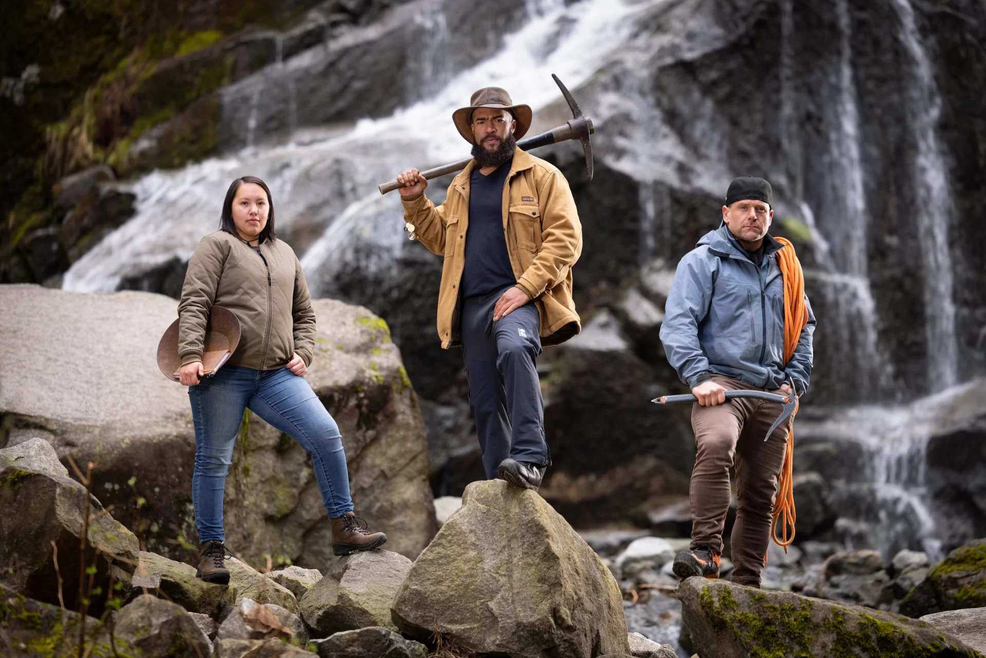 A halott ember átka: Az elveszett spanyol arany / A jetik völgyének titkai