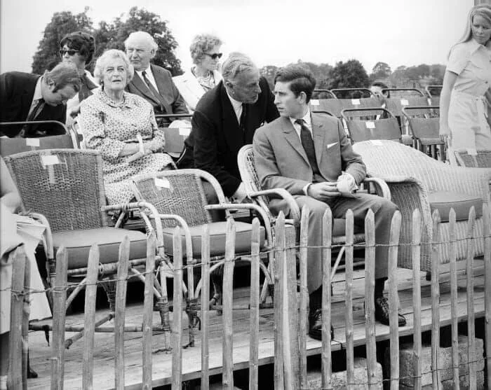 Windsor-ház: Királyi családregény / Betolakodók