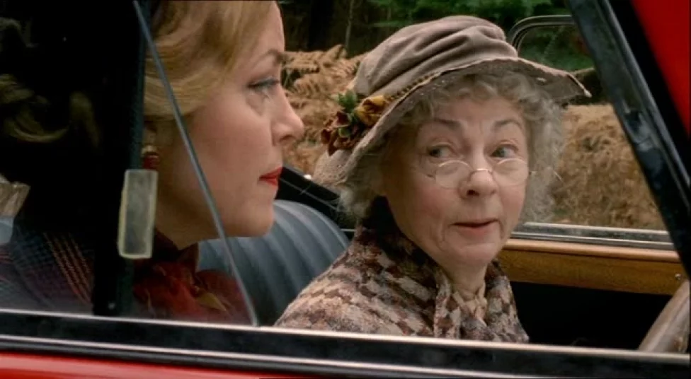 Miss Marple: Balhüvelykem bizsereg... / Greenshaw bolondvára