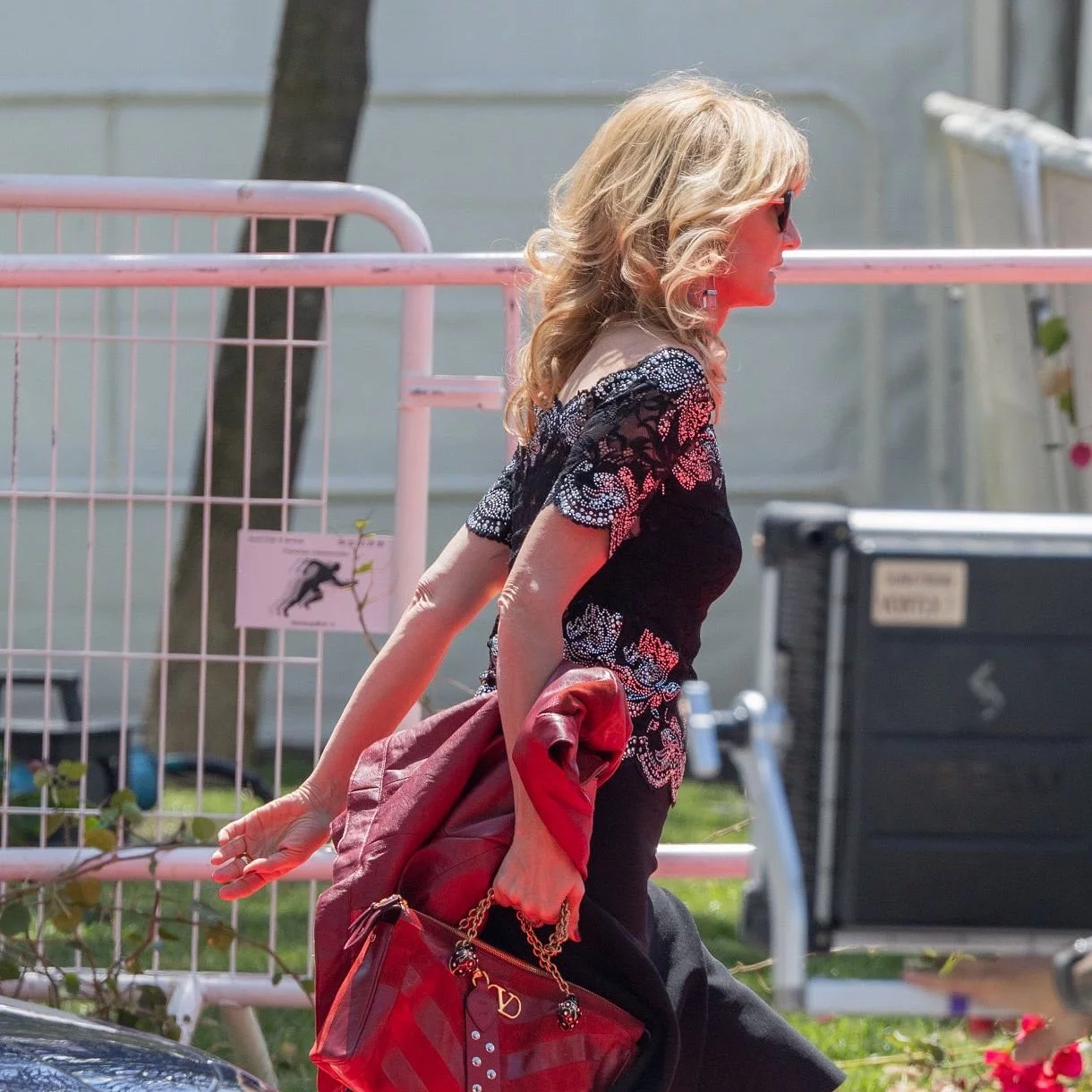 Fotók szivárogtak ki A Fehér Lótusz cannes-i forgatásáról
